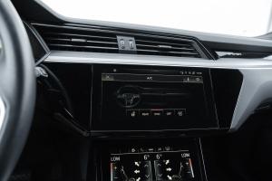 Черный Ауди E-Tron 2022 в Рига, объемом двигателя 0.00 л и пробегом 86 тыс. км за 35950 €, фото 25 на AUTOMOTO.COM.LV