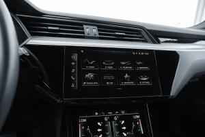 Черный Ауди E-Tron 2022 в Рига, объемом двигателя 0.00 л и пробегом 86 тыс. км за 35950 €, фото 27 на AUTOMOTO.COM.LV