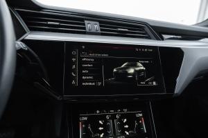 Черный Ауди E-Tron 2022 в Рига, объемом двигателя 0.00 л и пробегом 86 тыс. км за 35950 €, фото 30 на AUTOMOTO.COM.LV