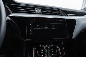 Черный Ауди E-Tron 2022 в Рига, объемом двигателя 0.00 л и пробегом 86 тыс. км за 35950 €, фото 31 на AUTOMOTO.COM.LV