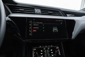 Черный Ауди E-Tron 2022 в Рига, объемом двигателя 0.00 л и пробегом 86 тыс. км за 35950 €, фото 32 на AUTOMOTO.COM.LV