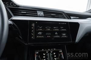 Black Audi E-Tron 2022 in Riga, with an engine capacity of 0.00 L and mileage of 86 thousand km for 35950 €, photo 27 on AUTOMOTO.COM.LV