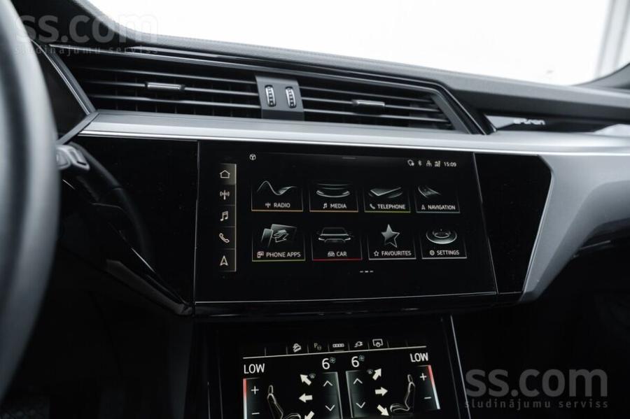 Black Audi E-Tron 2022 in Riga, with an engine capacity of 0.00 L and mileage of 86 thousand km for 35950 €, photo 27 on AUTOMOTO.COM.LV