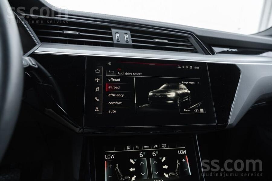 Black Audi E-Tron 2022 in Riga, with an engine capacity of 0.00 L and mileage of 86 thousand km for 35950 €, photo 31 on AUTOMOTO.COM.LV