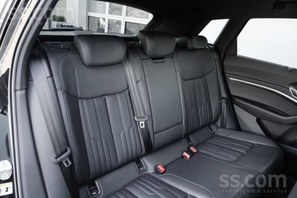 Melns Audi E-Tron 2022 Rīga, ar dzinēja tilpumu 0.00 L un nobraukumu 86 tūkst. km par 35950 €, foto 10 vietnē AUTOMOTO.COM.LV