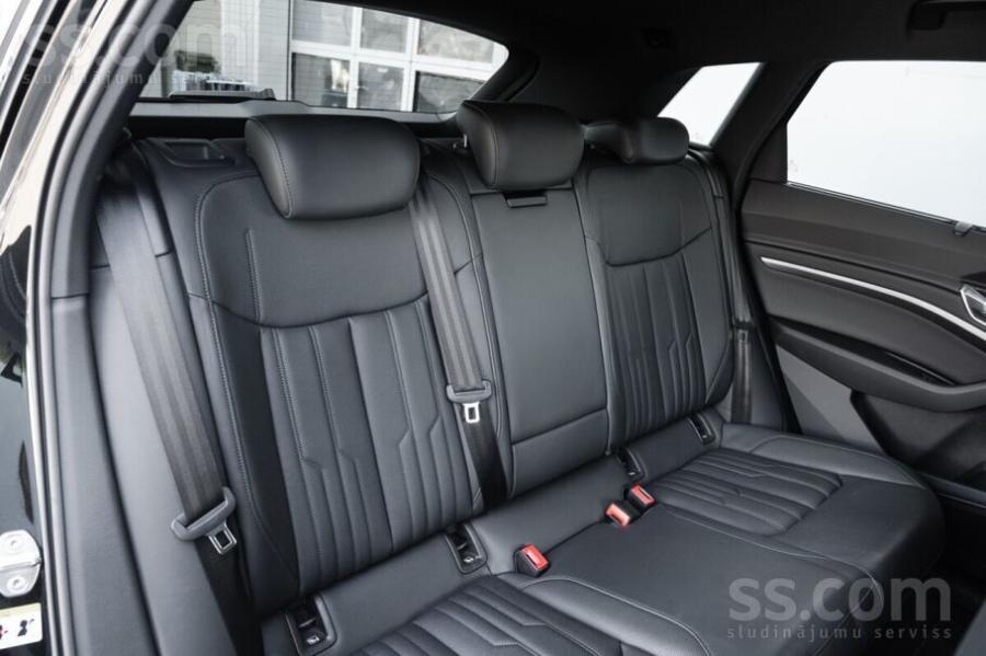 Black Audi E-Tron 2022 in Riga, with an engine capacity of 0.00 L and mileage of 86 thousand km for 35950 €, photo 11 on AUTOMOTO.COM.LV