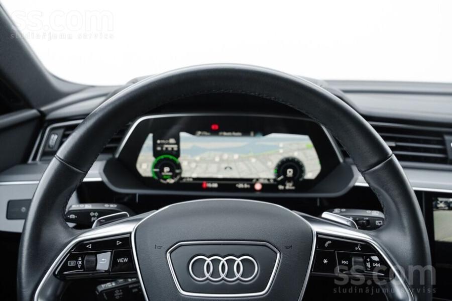 Black Audi E-Tron 2022 in Riga, with an engine capacity of 0.00 L and mileage of 86 thousand km for 35950 €, photo 21 on AUTOMOTO.COM.LV