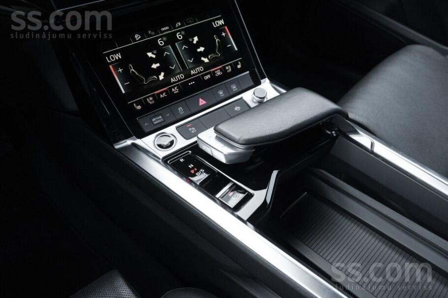 Black Audi E-Tron 2022 in Riga, with an engine capacity of 0.00 L and mileage of 86 thousand km for 35950 €, photo 22 on AUTOMOTO.COM.LV