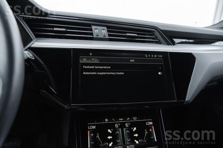 Black Audi E-Tron 2022 in Riga, with an engine capacity of 0.00 L and mileage of 86 thousand km for 35950 €, photo 26 on AUTOMOTO.COM.LV