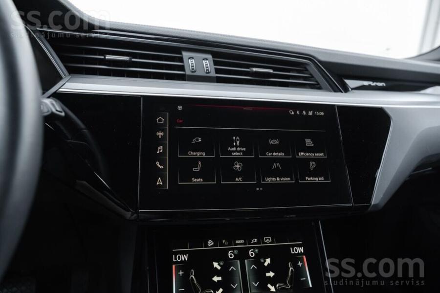 Black Audi E-Tron 2022 in Riga, with an engine capacity of 0.00 L and mileage of 86 thousand km for 35950 €, photo 30 on AUTOMOTO.COM.LV