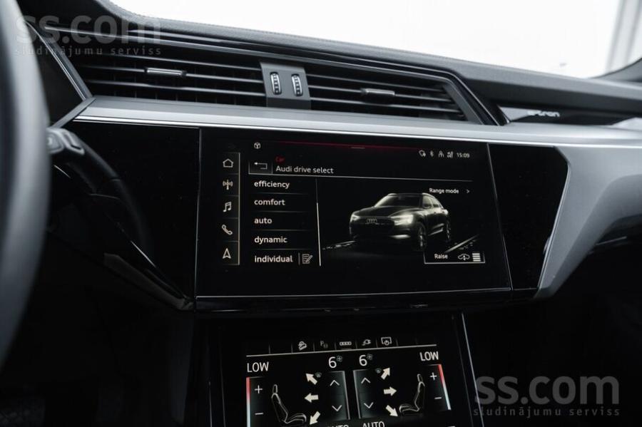 Black Audi E-Tron 2022 in Riga, with an engine capacity of 0.00 L and mileage of 86 thousand km for 35950 €, photo 34 on AUTOMOTO.COM.LV