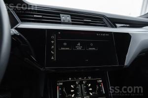 Black Audi E-Tron 2022 in Riga, with an engine capacity of 0.00 L and mileage of 86 thousand km for 35950 €, photo 36 on AUTOMOTO.COM.LV