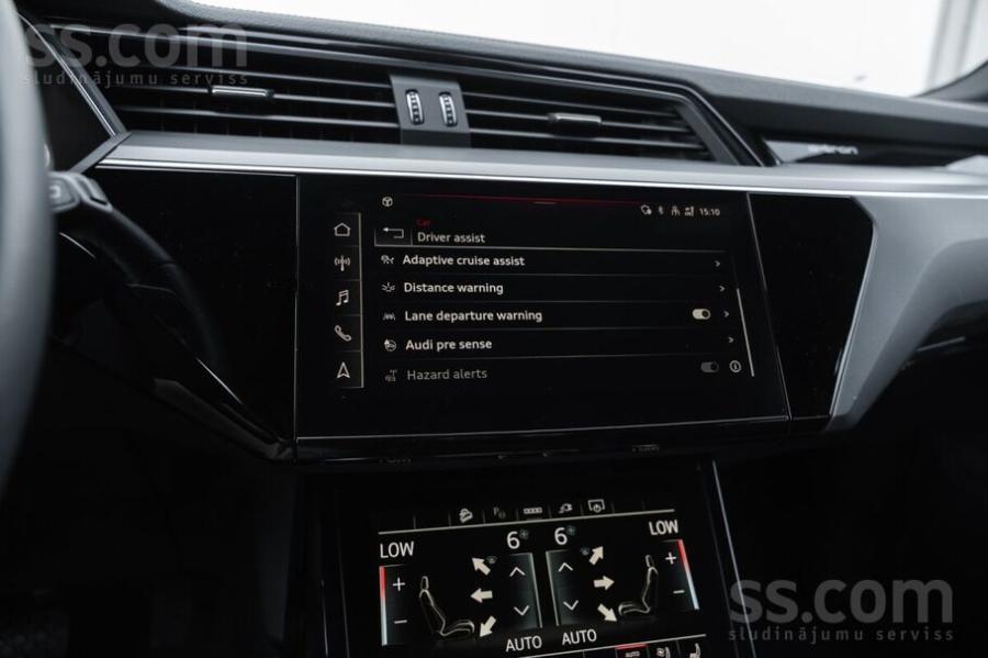Black Audi E-Tron 2022 in Riga, with an engine capacity of 0.00 L and mileage of 86 thousand km for 35950 €, photo 42 on AUTOMOTO.COM.LV