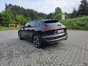 Melns Audi E-Tron 2022 Viļņa, ar dzinēja tilpumu 0.00 L un nobraukumu 163 tūkst. km par 29544 €, foto 5 vietnē AUTOMOTO.COM.LV
