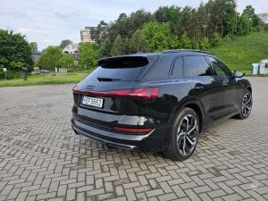 Melns Audi E-Tron 2022 Viļņa, ar dzinēja tilpumu 0.00 L un nobraukumu 163 tūkst. km par 29544 €, foto 7 vietnē AUTOMOTO.COM.LV