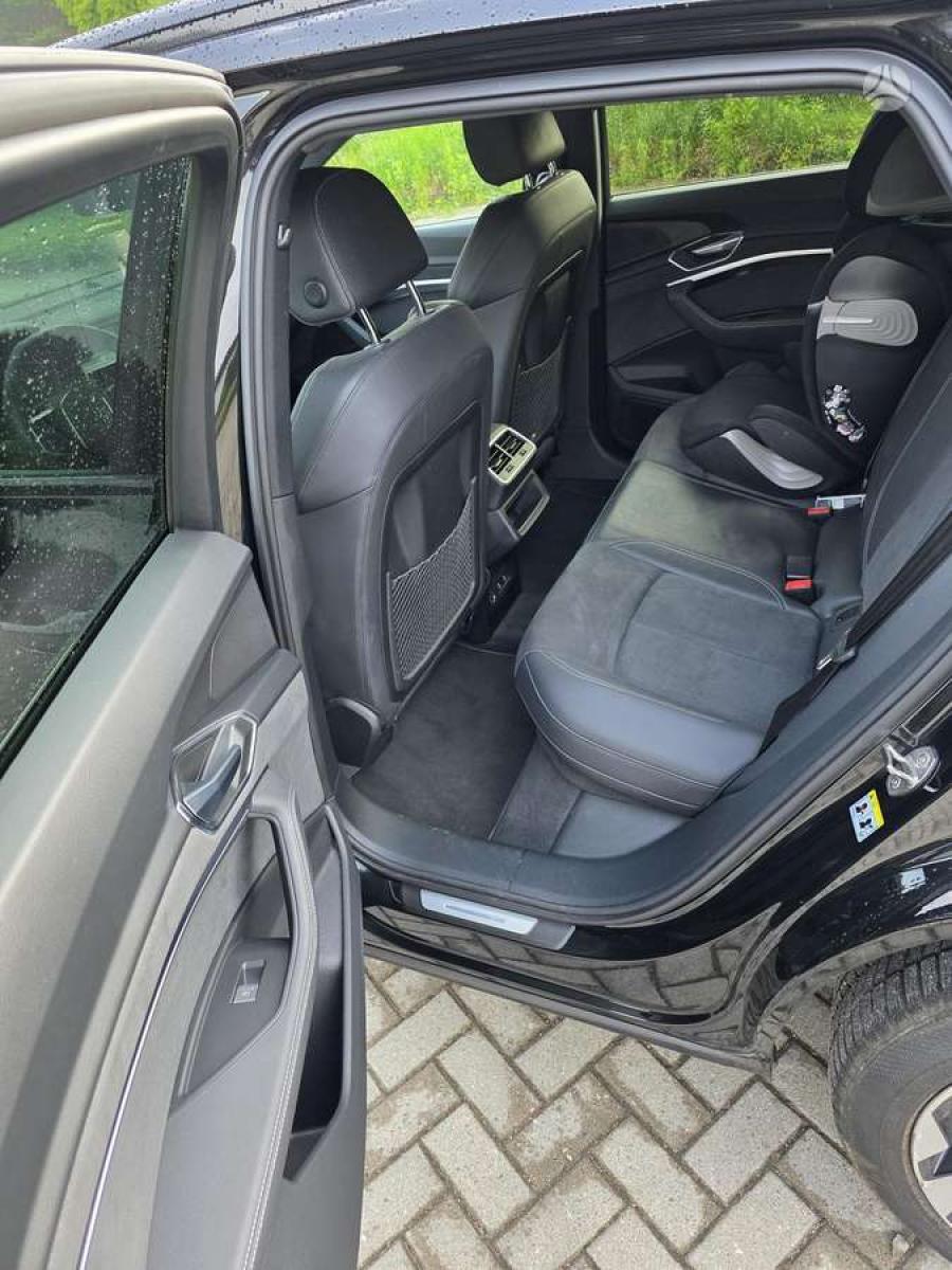 Melns Audi E-Tron 2022 Viļņa, ar dzinēja tilpumu 0.00 L un nobraukumu 163 tūkst. km par 29544 €, foto 16 vietnē AUTOMOTO.COM.LV