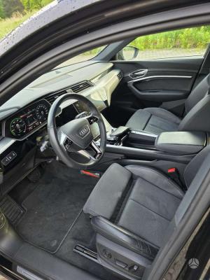 Melns Audi E-Tron 2022 Viļņa, ar dzinēja tilpumu 0.00 L un nobraukumu 163 tūkst. km par 29544 €, foto 19 vietnē AUTOMOTO.COM.LV