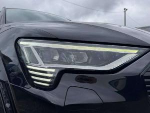 Melns Audi E-Tron 2022 Viļņa, ar dzinēja tilpumu 0.00 L un nobraukumu 135 tūkst. km par 33800 €, foto 4 vietnē AUTOMOTO.COM.LV