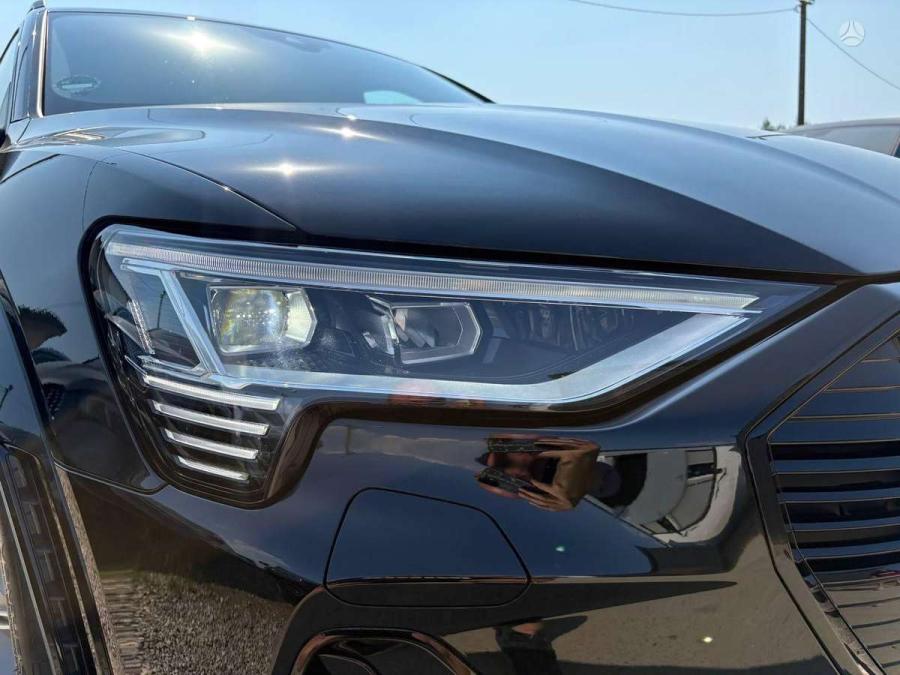 Melns Audi E-Tron 2022 Viļņa, ar dzinēja tilpumu 0.00 L un nobraukumu 33 tūkst. km par 40400 €, foto 5 vietnē AUTOMOTO.COM.LV