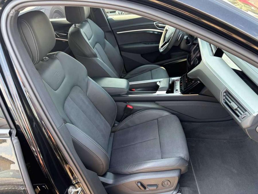 Melns Audi E-Tron 2022 Viļņa, ar dzinēja tilpumu 0.00 L un nobraukumu 33 tūkst. km par 40400 €, foto 20 vietnē AUTOMOTO.COM.LV