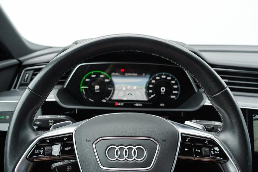 Melns Audi E-Tron 2022 Rīga, ar dzinēja tilpumu 0.00 L un nobraukumu 45 tūkst. km par 33500 €, foto 16 vietnē AUTOMOTO.COM.LV
