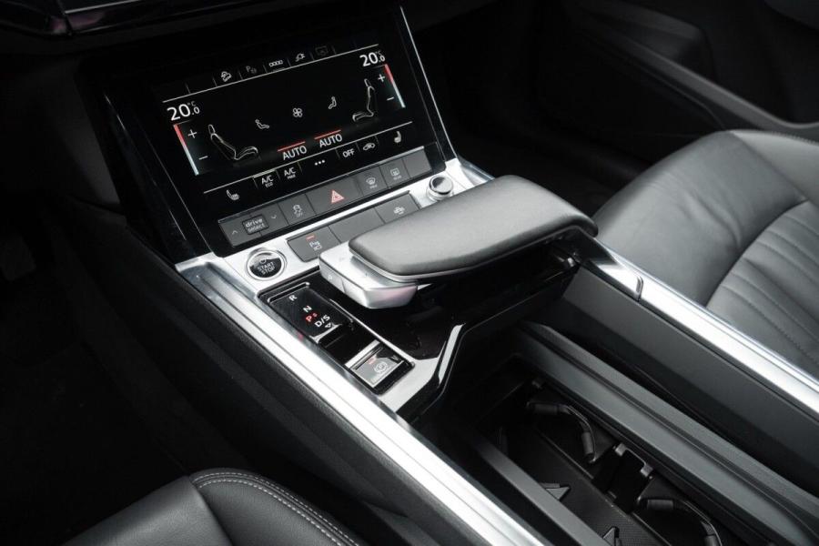 Melns Audi E-Tron 2022 Rīga, ar dzinēja tilpumu 0.00 L un nobraukumu 45 tūkst. km par 33500 €, foto 17 vietnē AUTOMOTO.COM.LV