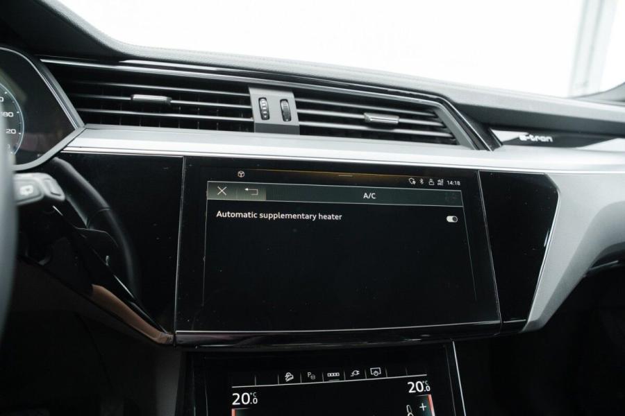 Melns Audi E-Tron 2022 Rīga, ar dzinēja tilpumu 0.00 L un nobraukumu 45 tūkst. km par 33500 €, foto 20 vietnē AUTOMOTO.COM.LV