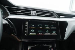 Melns Audi E-Tron 2022 Rīga, ar dzinēja tilpumu 0.00 L un nobraukumu 45 tūkst. km par 33500 €, foto 21 vietnē AUTOMOTO.COM.LV
