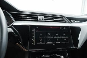 Melns Audi E-Tron 2022 Rīga, ar dzinēja tilpumu 0.00 L un nobraukumu 45 tūkst. km par 33500 €, foto 22 vietnē AUTOMOTO.COM.LV
