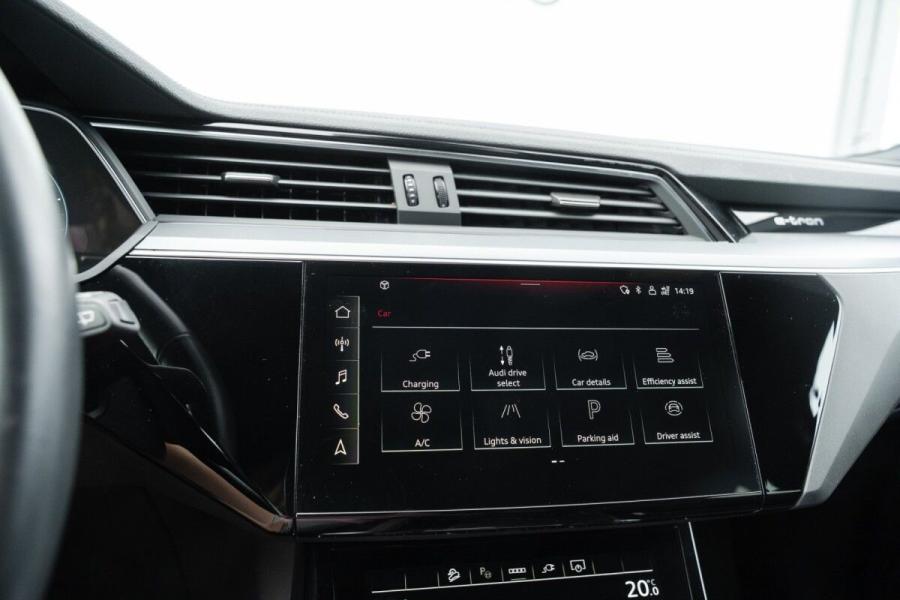 Melns Audi E-Tron 2022 Rīga, ar dzinēja tilpumu 0.00 L un nobraukumu 45 tūkst. km par 33500 €, foto 22 vietnē AUTOMOTO.COM.LV