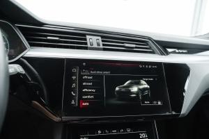 Melns Audi E-Tron 2022 Rīga, ar dzinēja tilpumu 0.00 L un nobraukumu 45 tūkst. km par 33500 €, foto 24 vietnē AUTOMOTO.COM.LV