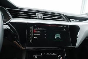 Melns Audi E-Tron 2022 Rīga, ar dzinēja tilpumu 0.00 L un nobraukumu 45 tūkst. km par 33500 €, foto 25 vietnē AUTOMOTO.COM.LV