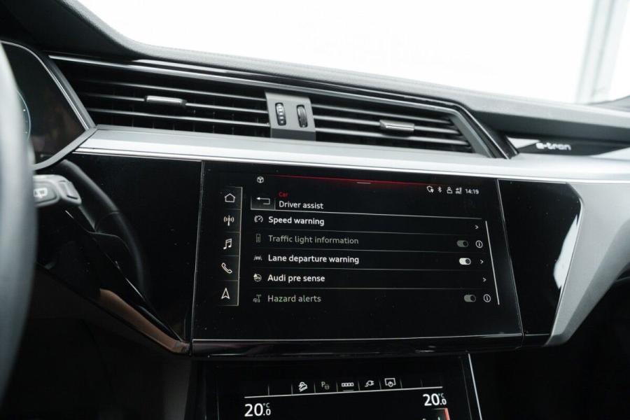 Melns Audi E-Tron 2022 Rīga, ar dzinēja tilpumu 0.00 L un nobraukumu 45 tūkst. km par 33500 €, foto 26 vietnē AUTOMOTO.COM.LV