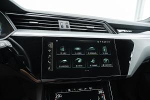 Melns Audi E-Tron 2022 Rīga, ar dzinēja tilpumu 0.00 L un nobraukumu 45 tūkst. km par 33500 €, foto 27 vietnē AUTOMOTO.COM.LV