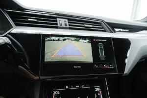 Melns Audi E-Tron 2022 Rīga, ar dzinēja tilpumu 0.00 L un nobraukumu 45 tūkst. km par 33500 €, foto 28 vietnē AUTOMOTO.COM.LV