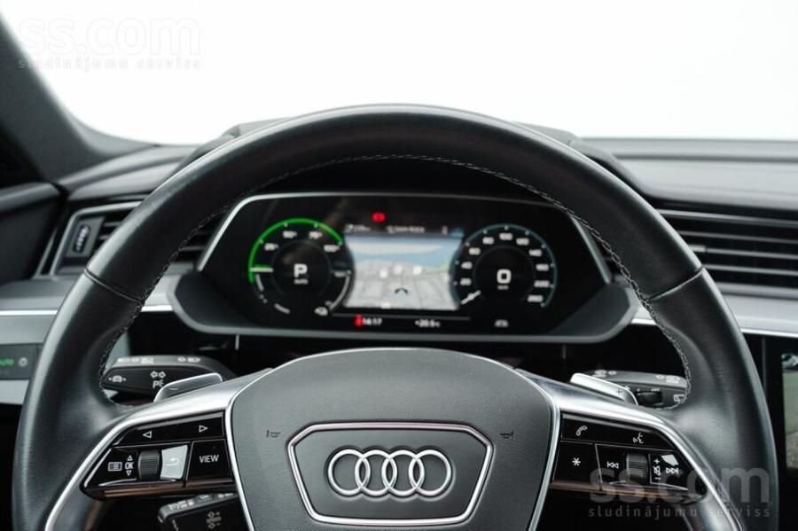 Melns Audi E-Tron 2022 Rīga, ar dzinēja tilpumu 0.00 L un nobraukumu 45 tūkst. km par 33500 €, foto 16 vietnē AUTOMOTO.COM.LV