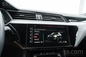Melns Audi E-Tron 2022 Rīga, ar dzinēja tilpumu 0.00 L un nobraukumu 45 tūkst. km par 33500 €, foto 23 vietnē AUTOMOTO.COM.LV