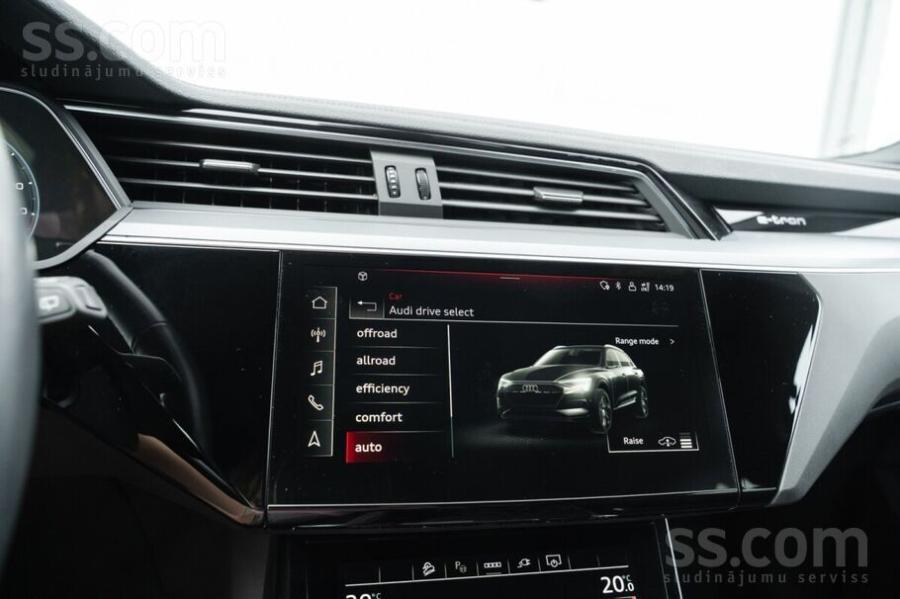 Melns Audi E-Tron 2022 Rīga, ar dzinēja tilpumu 0.00 L un nobraukumu 45 tūkst. km par 33500 €, foto 24 vietnē AUTOMOTO.COM.LV