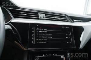 Melns Audi E-Tron 2022 Rīga, ar dzinēja tilpumu 0.00 L un nobraukumu 45 tūkst. km par 33500 €, foto 26 vietnē AUTOMOTO.COM.LV