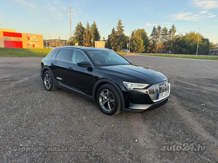 Черный Ауди E-Tron 2022 в Таллин, объемом двигателя 0.00 л и пробегом 58 тыс. км за 33500 €, фото 4 на AUTOMOTO.COM.LV