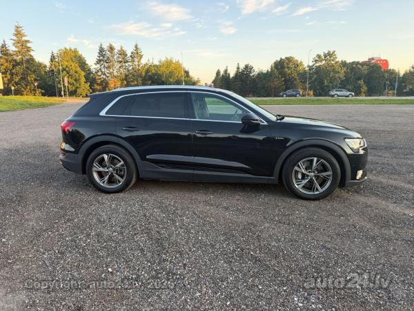 Black Audi E-Tron 2022 in Tallinn, with an engine capacity of 0.00 L and mileage of 58 thousand km for 33500 €, photo 4 on AUTOMOTO.COM.LV