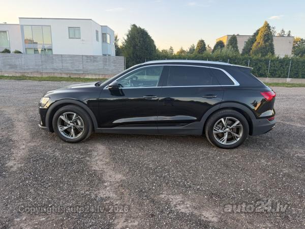 Melns Audi E-Tron 2022 Tallina, ar dzinēja tilpumu 0.00 L un nobraukumu 58 tūkst. km par 33500 €, foto 9 vietnē AUTOMOTO.COM.LV