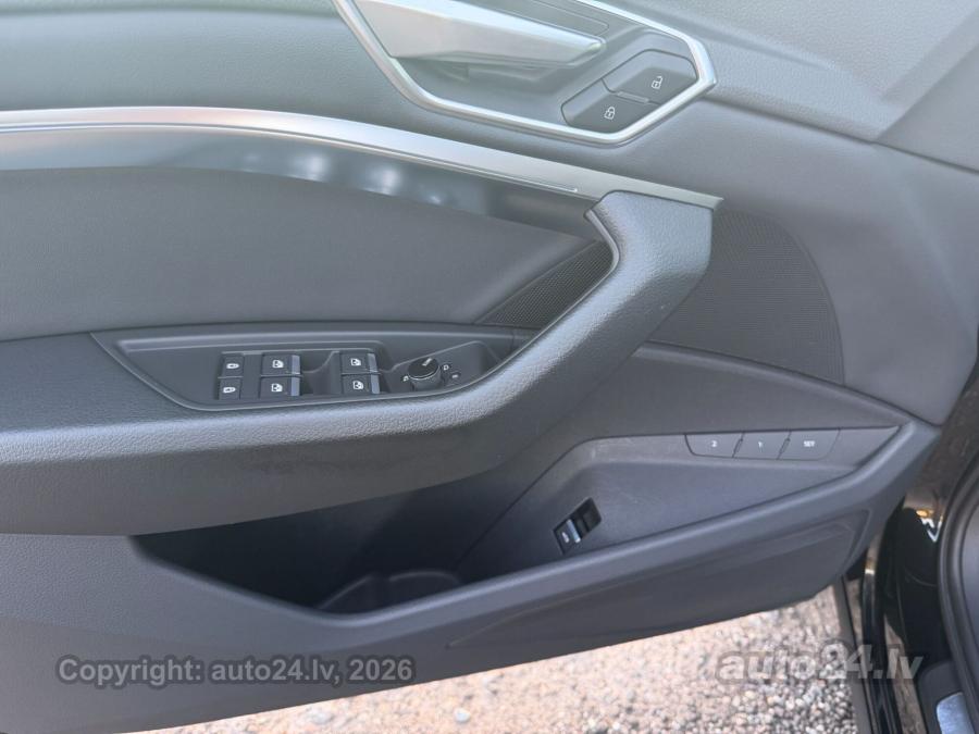 Черный Ауди E-Tron 2022 в Таллин, объемом двигателя 0.00 л и пробегом 58 тыс. км за 33500 €, фото 15 на AUTOMOTO.COM.LV