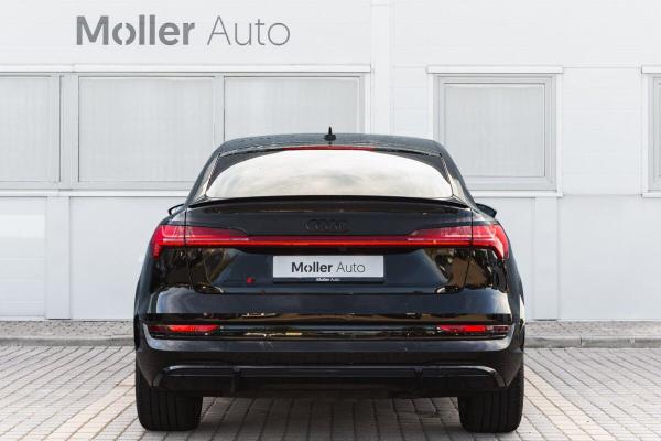 Melns Audi E-Tron 2022 Ventspils, ar dzinēja tilpumu 0.00 L un nobraukumu 27 tūkst. km par 44500 €, foto 5 vietnē AUTOMOTO.COM.LV