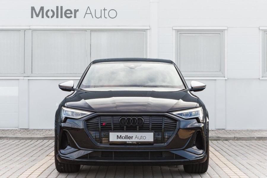 Black Audi E-Tron 2022 in Ventspils, with an engine capacity of 0.00 L and mileage of 27 thousand km for 44500 €, photo 9 on AUTOMOTO.COM.LV