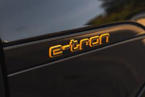 Black Audi E-Tron 2022 in Ventspils, with an engine capacity of 0.00 L and mileage of 27 thousand km for 44500 €, photo 12 on AUTOMOTO.COM.LV