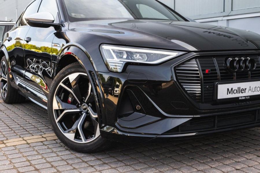 Black Audi E-Tron 2022 in Ventspils, with an engine capacity of 0.00 L and mileage of 27 thousand km for 44500 €, photo 13 on AUTOMOTO.COM.LV