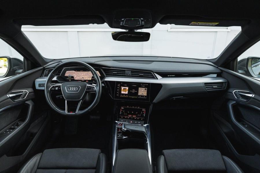 Black Audi E-Tron 2022 in Ventspils, with an engine capacity of 0.00 L and mileage of 27 thousand km for 44500 €, photo 16 on AUTOMOTO.COM.LV