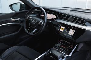 Black Audi E-Tron 2022 in Ventspils, with an engine capacity of 0.00 L and mileage of 27 thousand km for 44500 €, photo 17 on AUTOMOTO.COM.LV