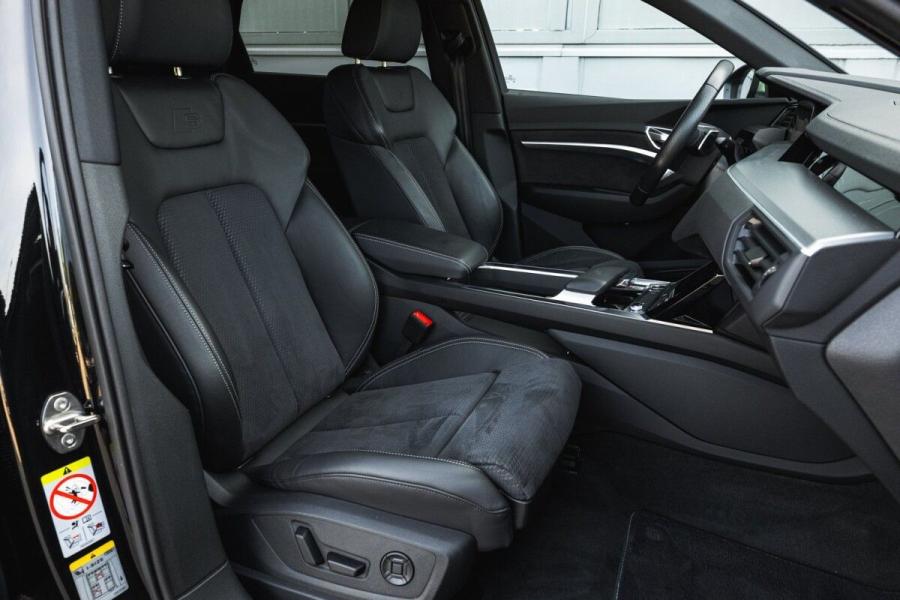 Black Audi E-Tron 2022 in Ventspils, with an engine capacity of 0.00 L and mileage of 27 thousand km for 44500 €, photo 18 on AUTOMOTO.COM.LV